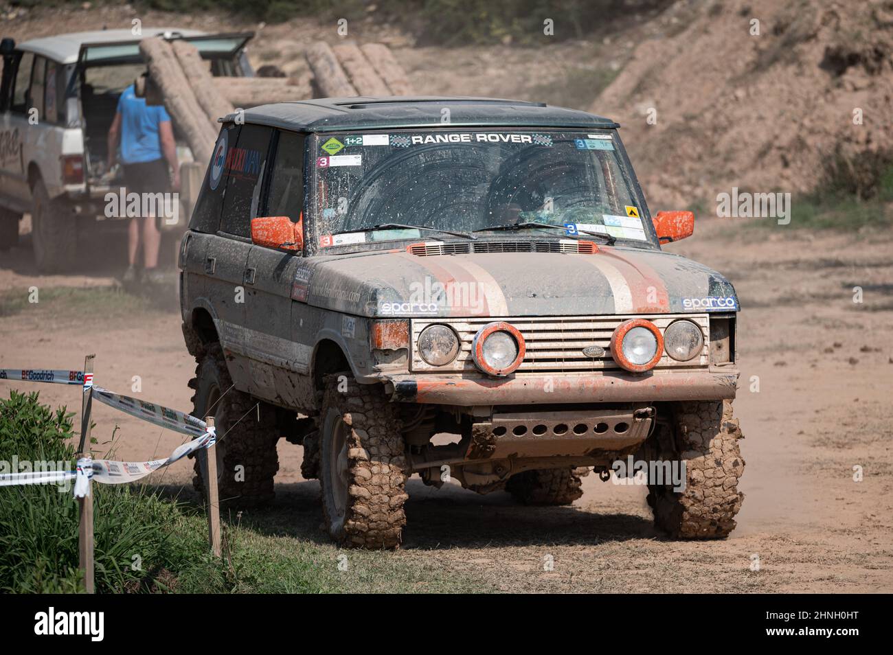 Range Rover Classic modified for extreme off-roading on the technical ...