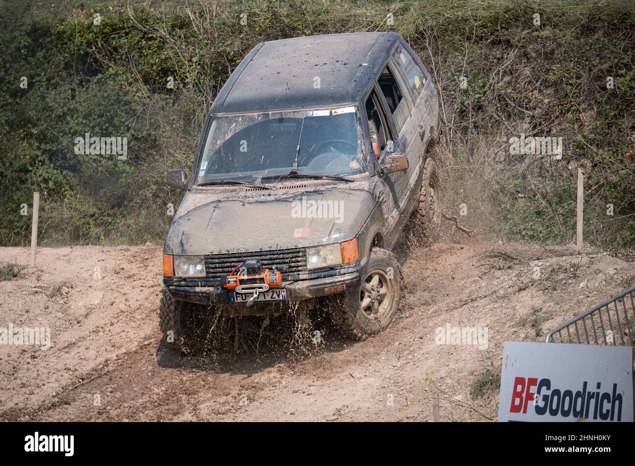 Second generation Range Rover coming out of the puddle Stock Photo - Alamy