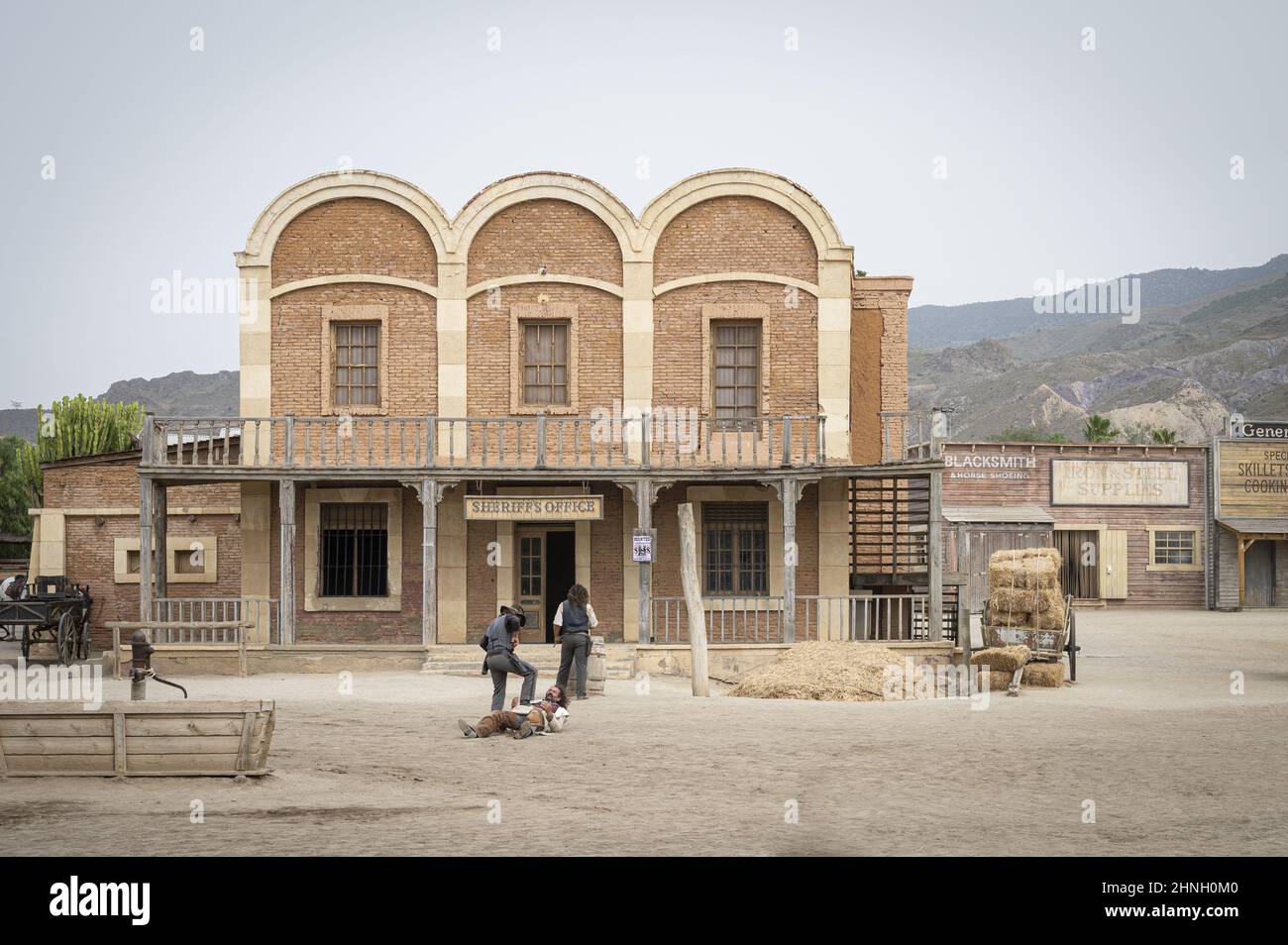 Western gun fight movie hi-res stock photography and images - Alamy