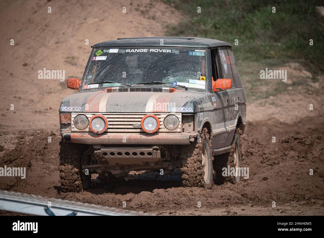 Range Rover Classic modified for extreme off-roading on the technical ...