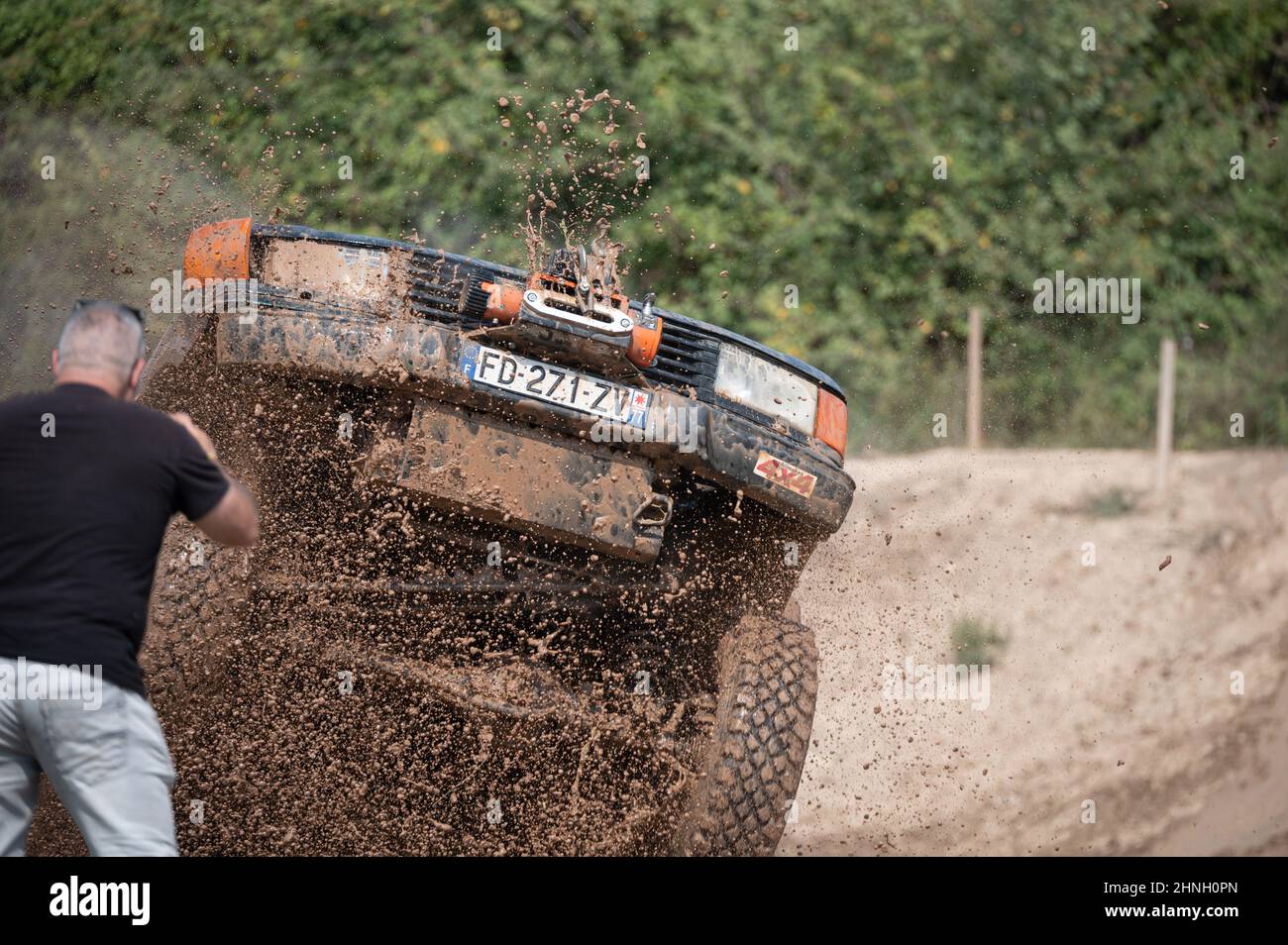 Second generation Range Rover jumping Stock Photo - Alamy