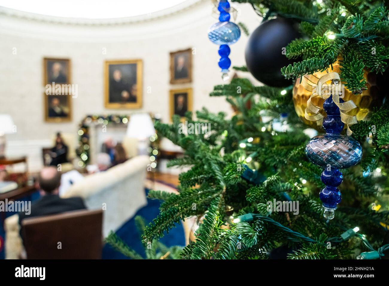Joe biden white house decorations hi-res stock photography and images ...