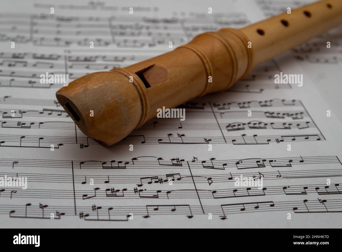 Flute and music paper hi-res stock photography and images - Alamy
