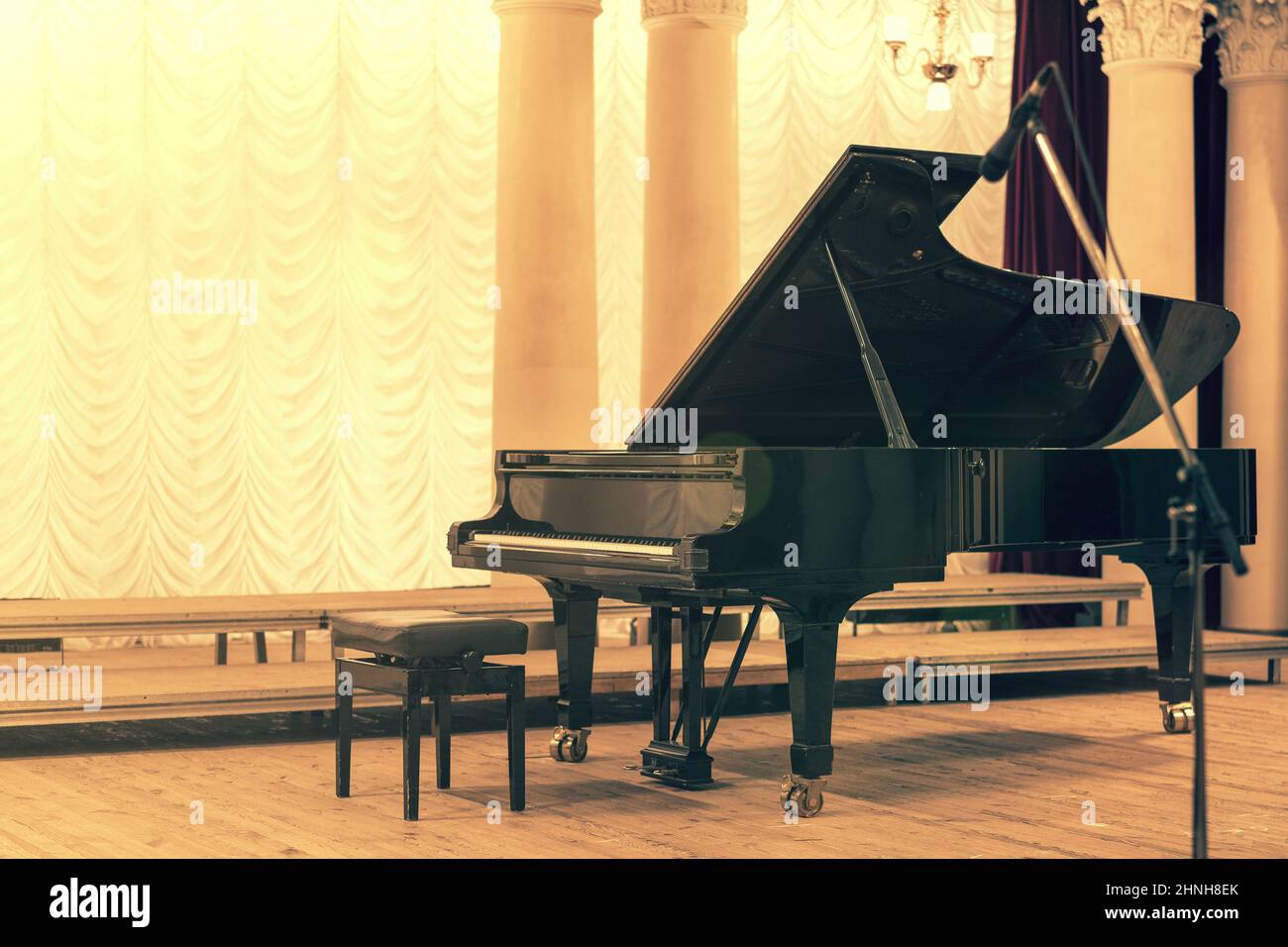 Grand Piano in Concert Hall. Piano standing on empty stage. opened ...
