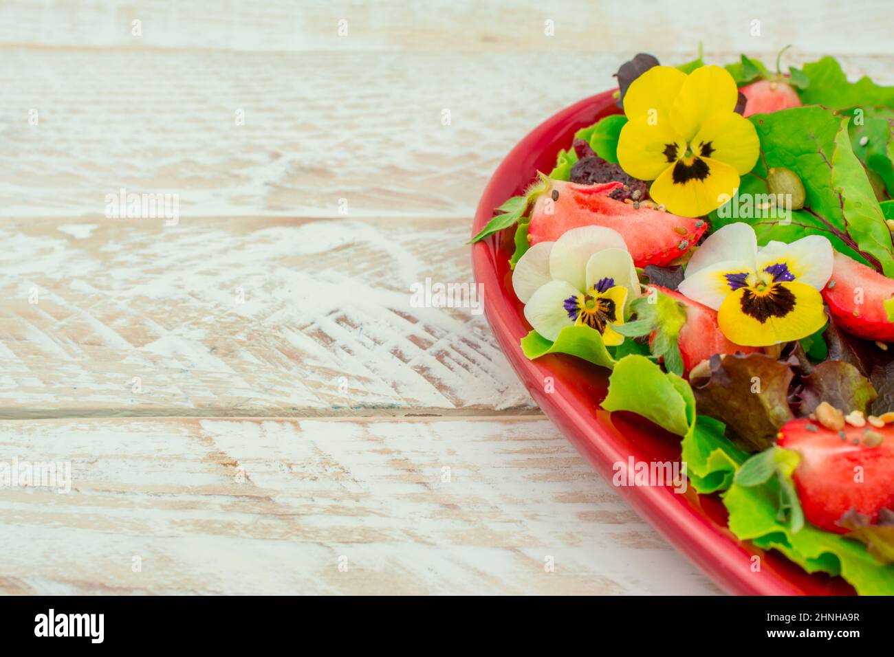 beautiful salad with edible flowers Stock Photo - Alamy