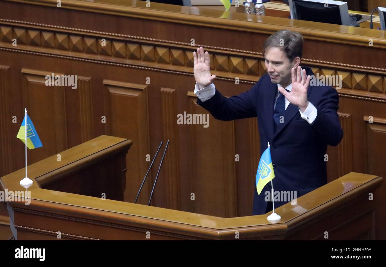 Chair of the defence select committee hi-res stock photography and ...