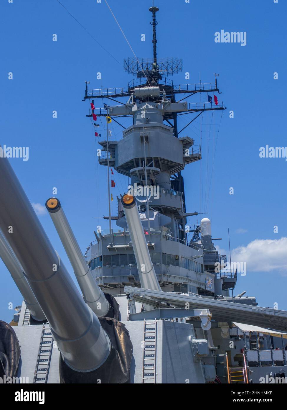 The big guns on the WWII battleship U.S.S. Missouri Stock Photo - Alamy