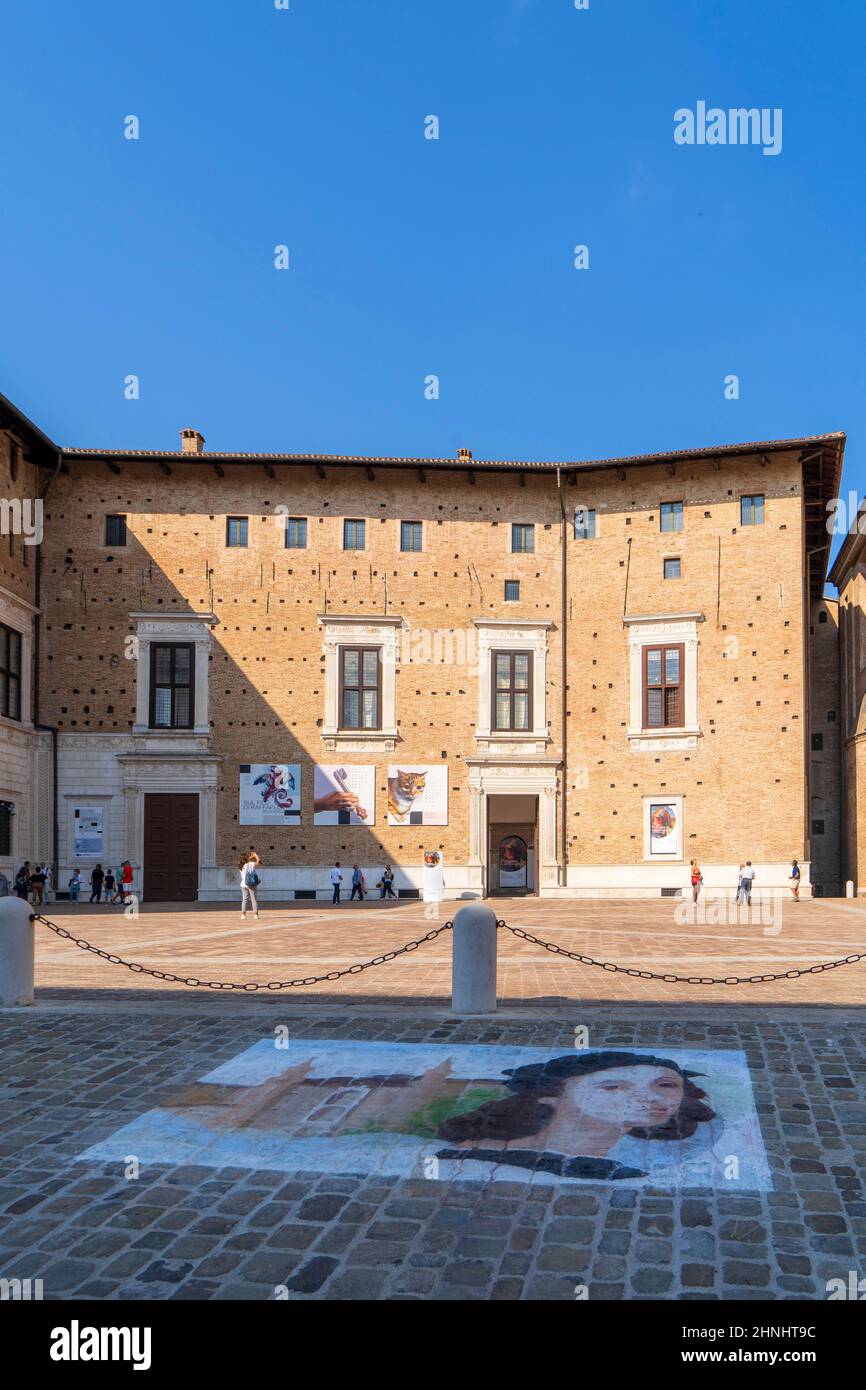 Urbino art scene hi-res stock photography and images - Alamy
