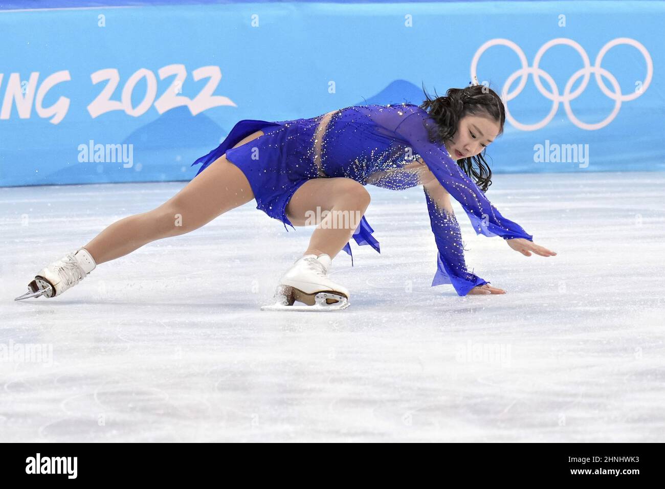 Figure skating falls hi-res stock photography and images - Alamy