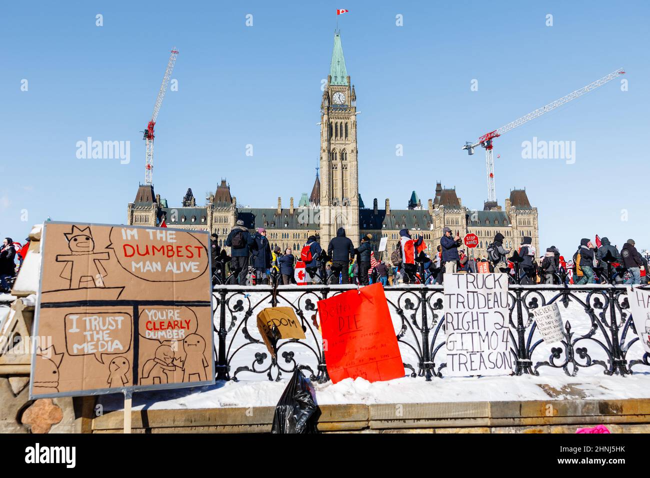 Crowd waving canadian flag hi-res stock photography and images - Alamy