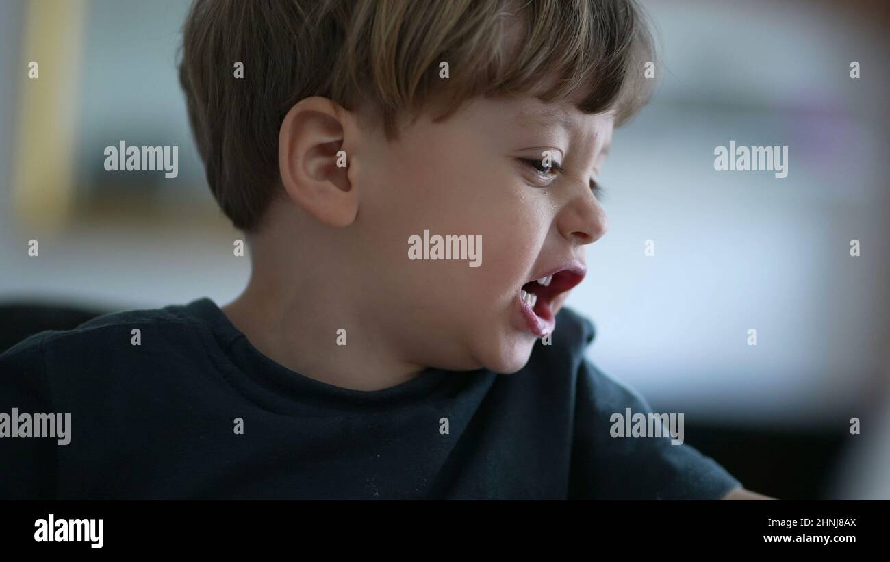 Upset little boy yelling angry child screaming Stock Photo - Alamy