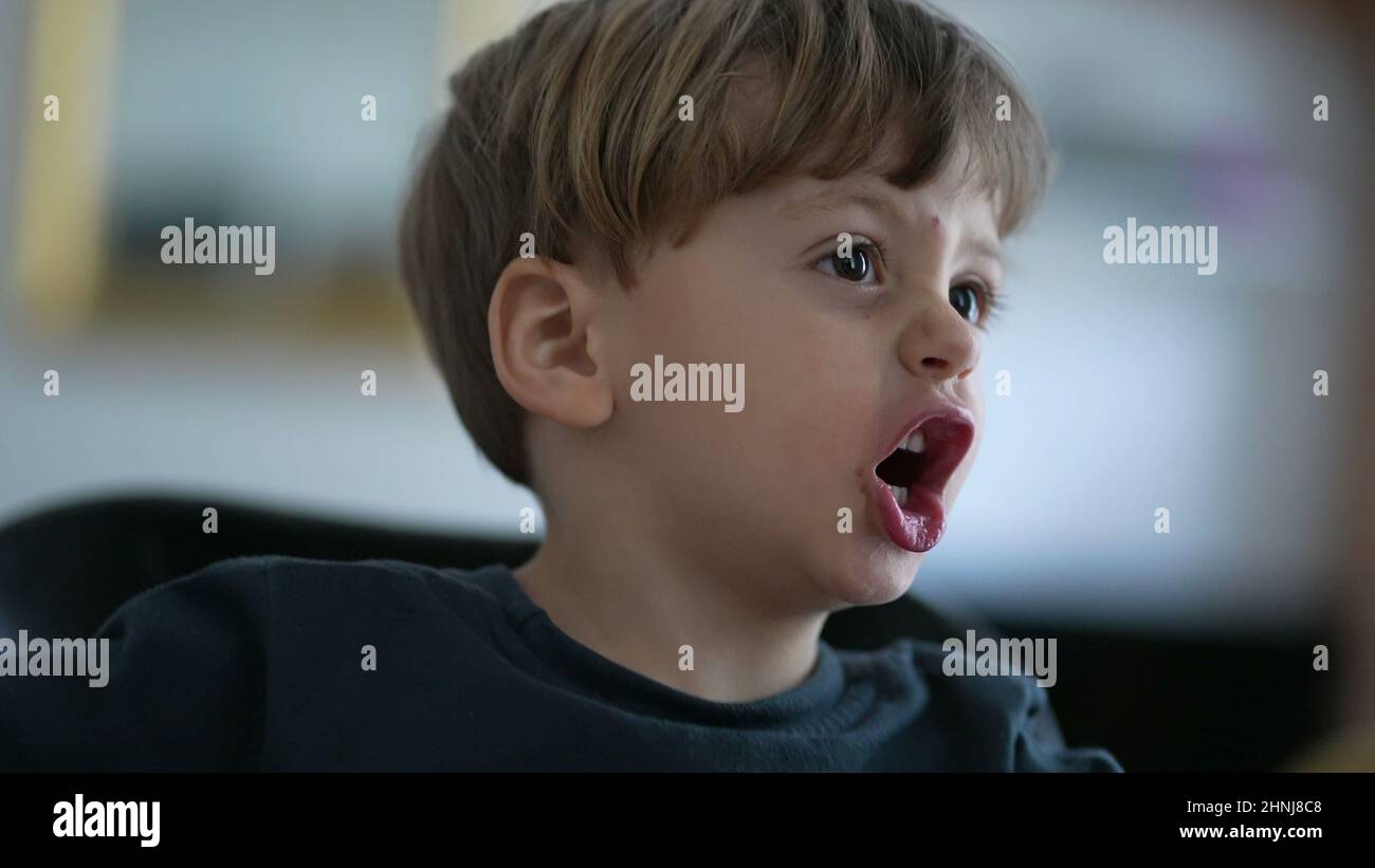 Upset little boy yelling angry child screaming Stock Photo - Alamy