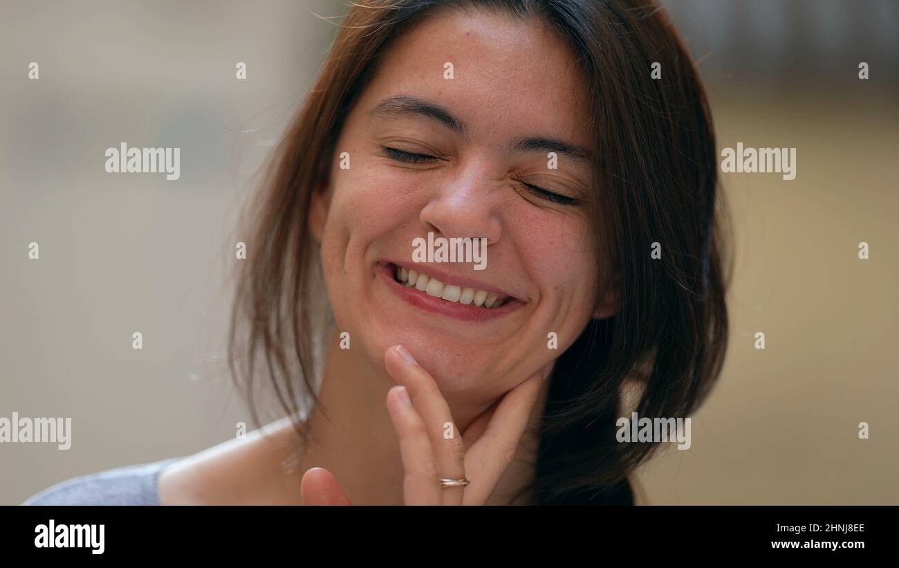 Woman in 30s close-up face smiling portrait Stock Photo - Alamy