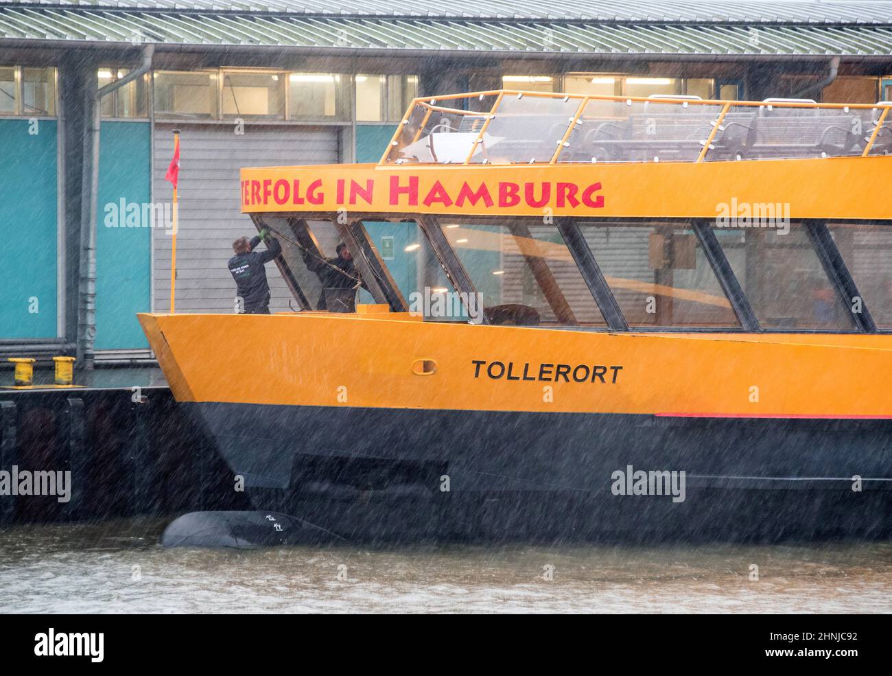 Hamburg, Germany. 17th Feb, 2022. The windows of the port ferry Tollerort are being repaired ...