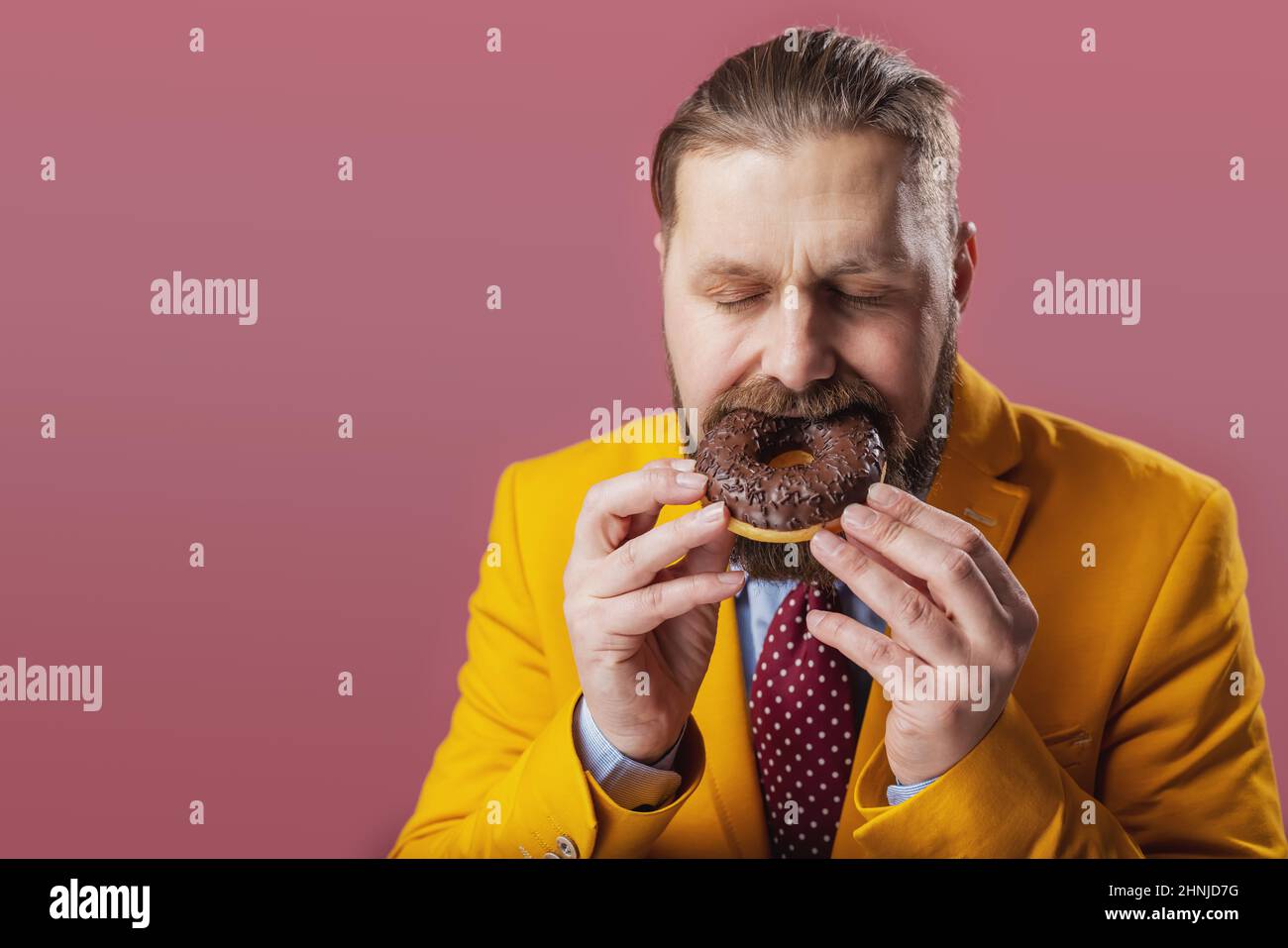 Man eating donut Stock Photo - Alamy