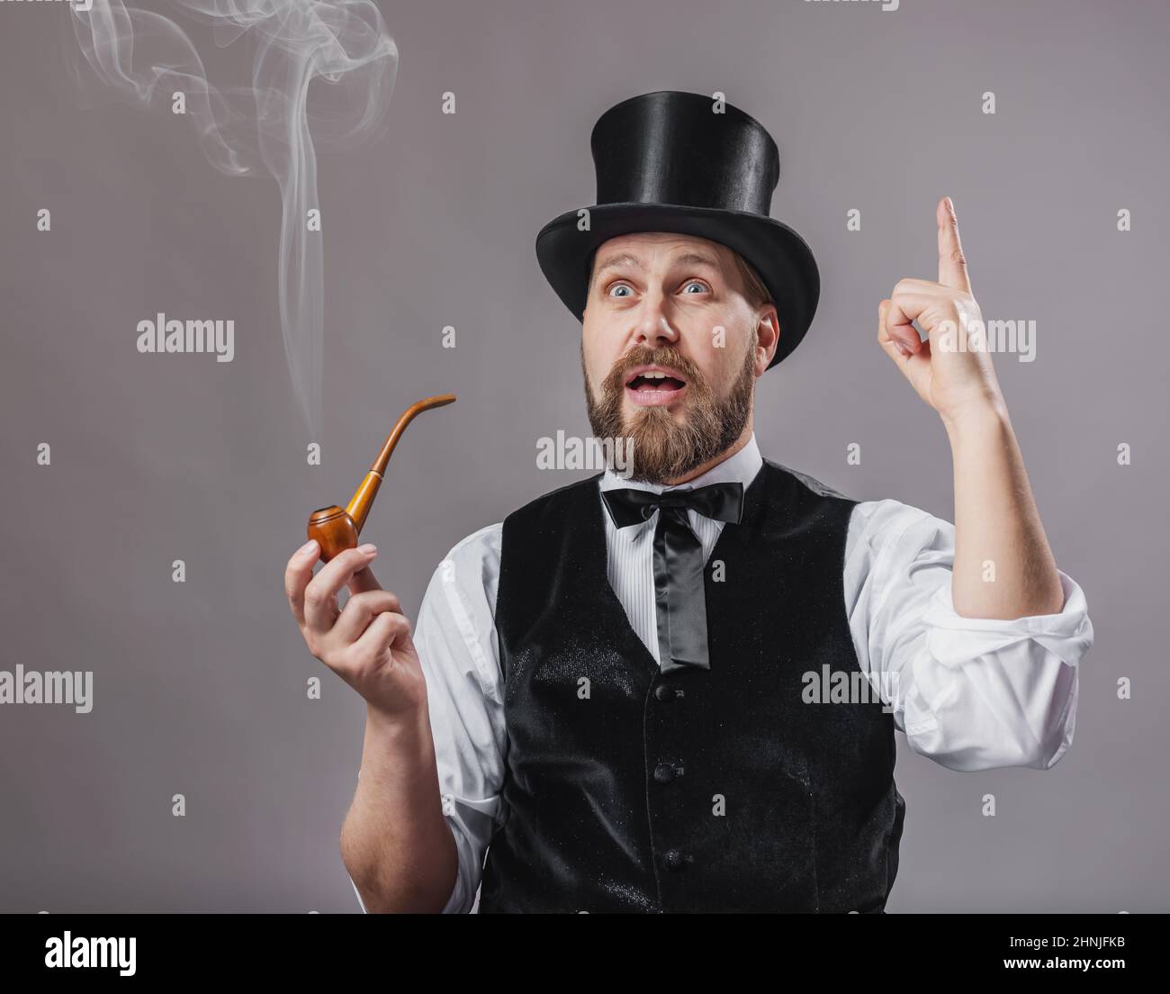 Gentleman suit and pipe hi-res stock photography and images - Alamy