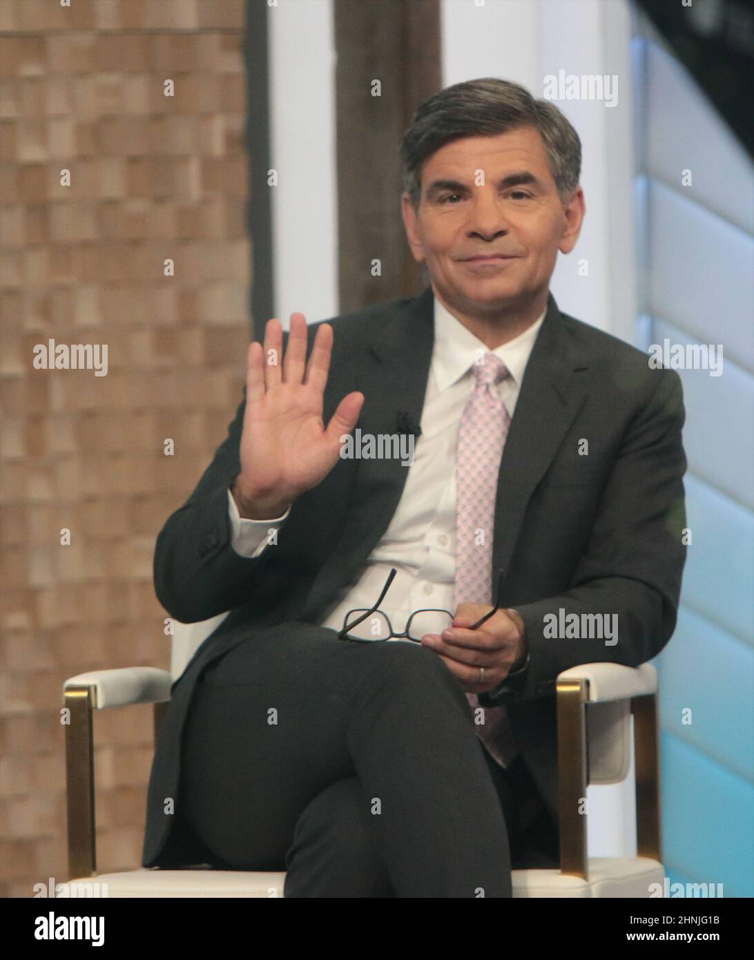 New York - NY - 20220124 Good Morning America hosts on set doing the ...