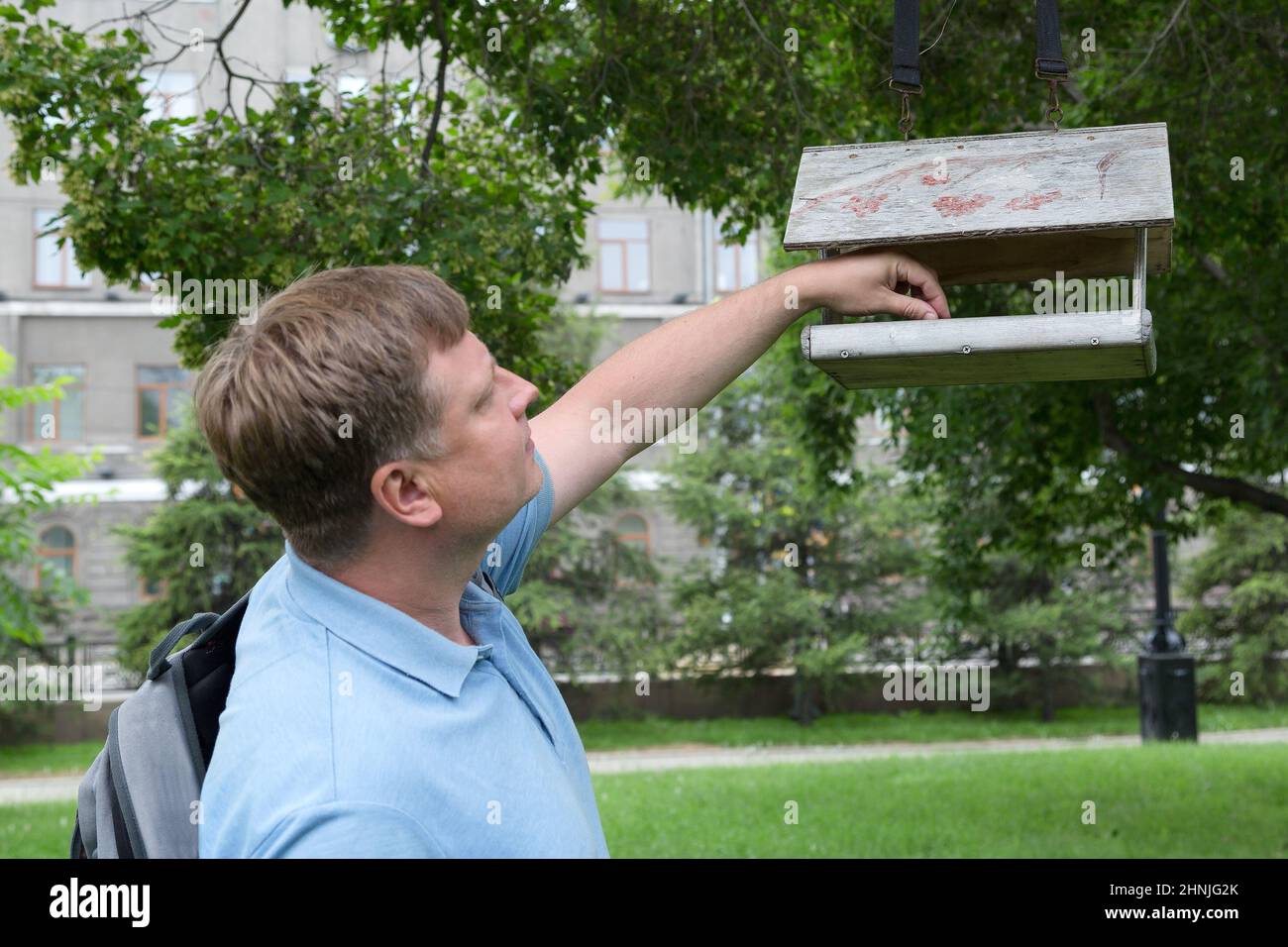 Tall bird feeder hi-res stock photography and images - Alamy