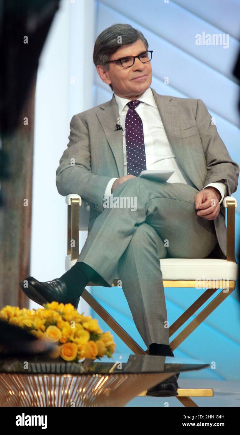 New York - NY - 20220112 The Good Morning America hosts on set filming ...