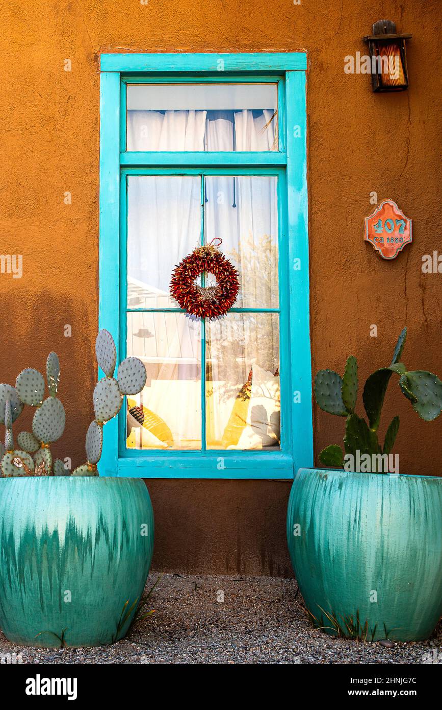 Barrio doors hi-res stock photography and images - Alamy