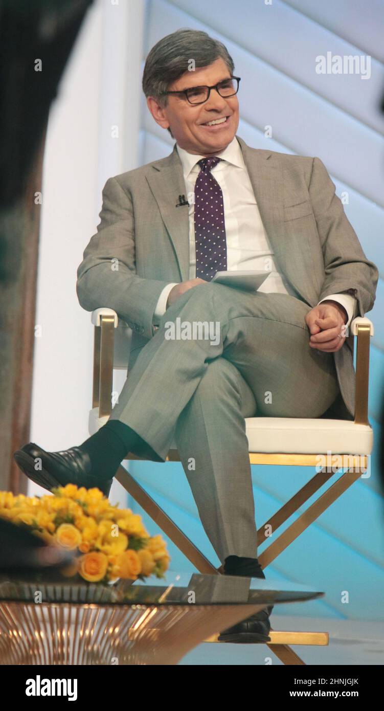 New York - NY - 20220112 The Good Morning America hosts on set filming ...