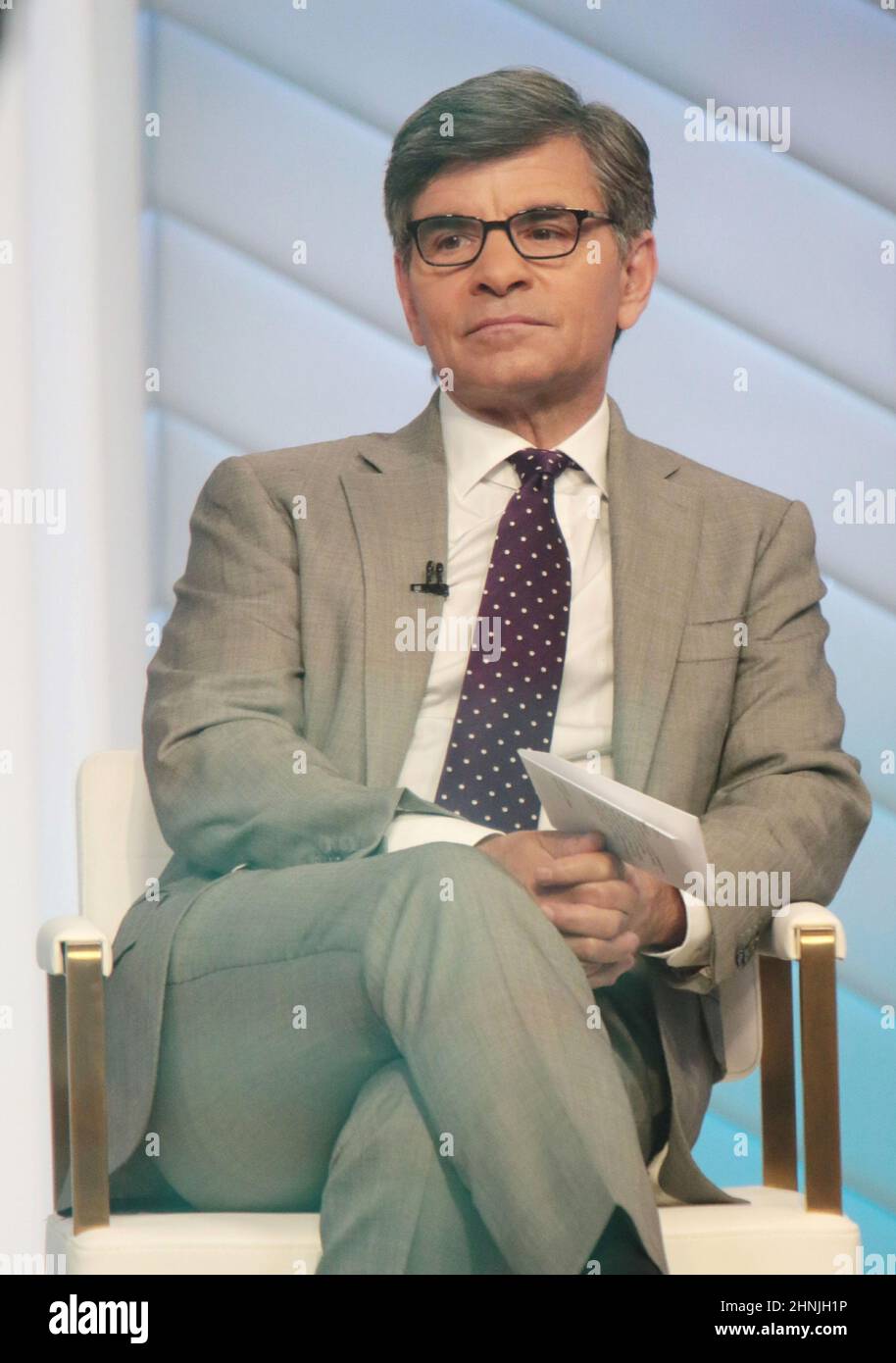 New York - NY - 20220112 The Good Morning America hosts on set filming the show. -PICTURED ...