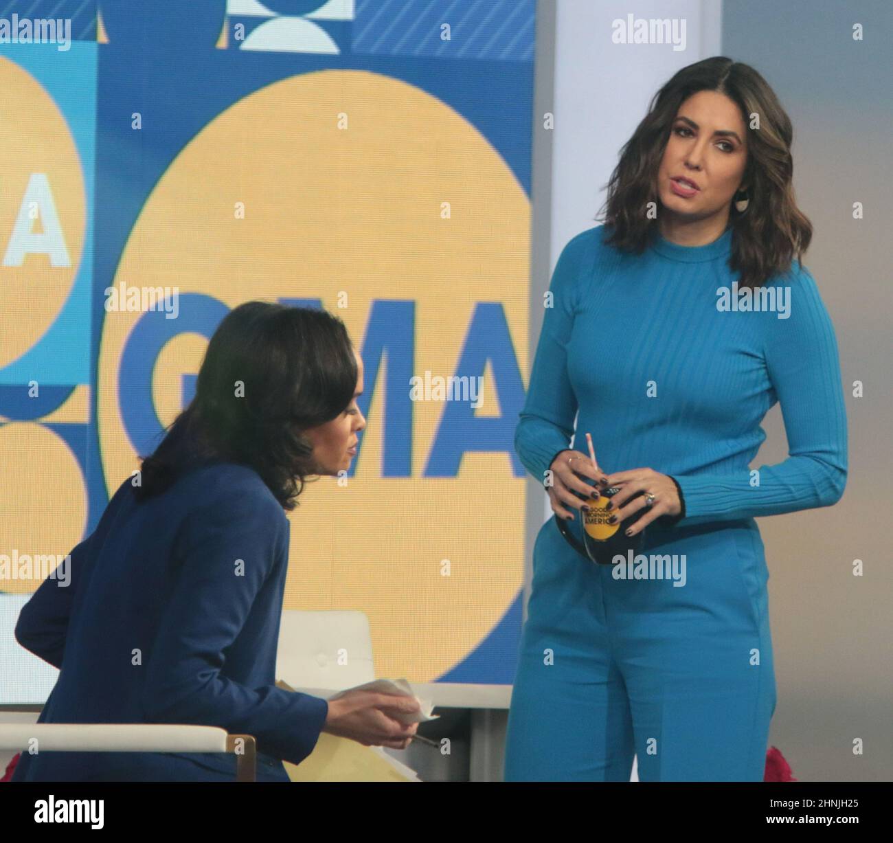 New York - NY - 20220124 Good Morning America hosts on set doing the ...