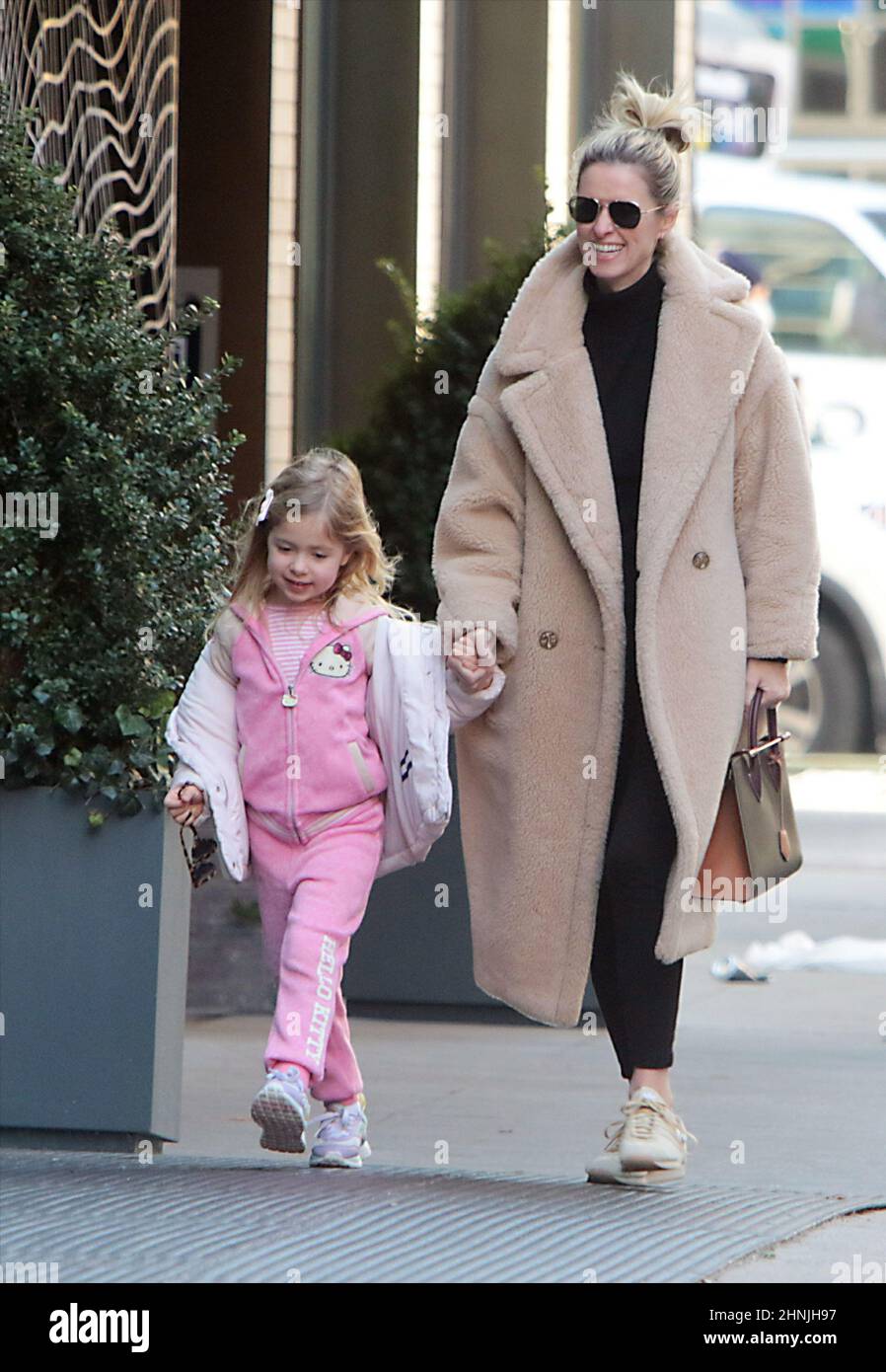 New York - NY - 20220112 Nicky Hilton Rothschild and her daughter Lily ...