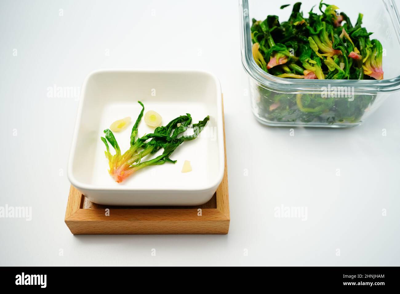 In particular, Bigeum Island spinach grown in the sea breeze is famous ...