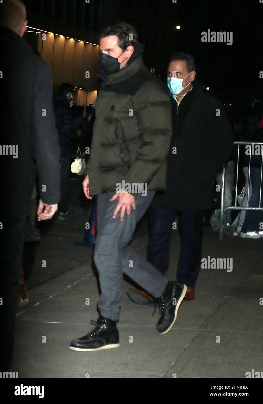 New York - NY - 20220111 Bradley Cooper outside the studios of The Late ...