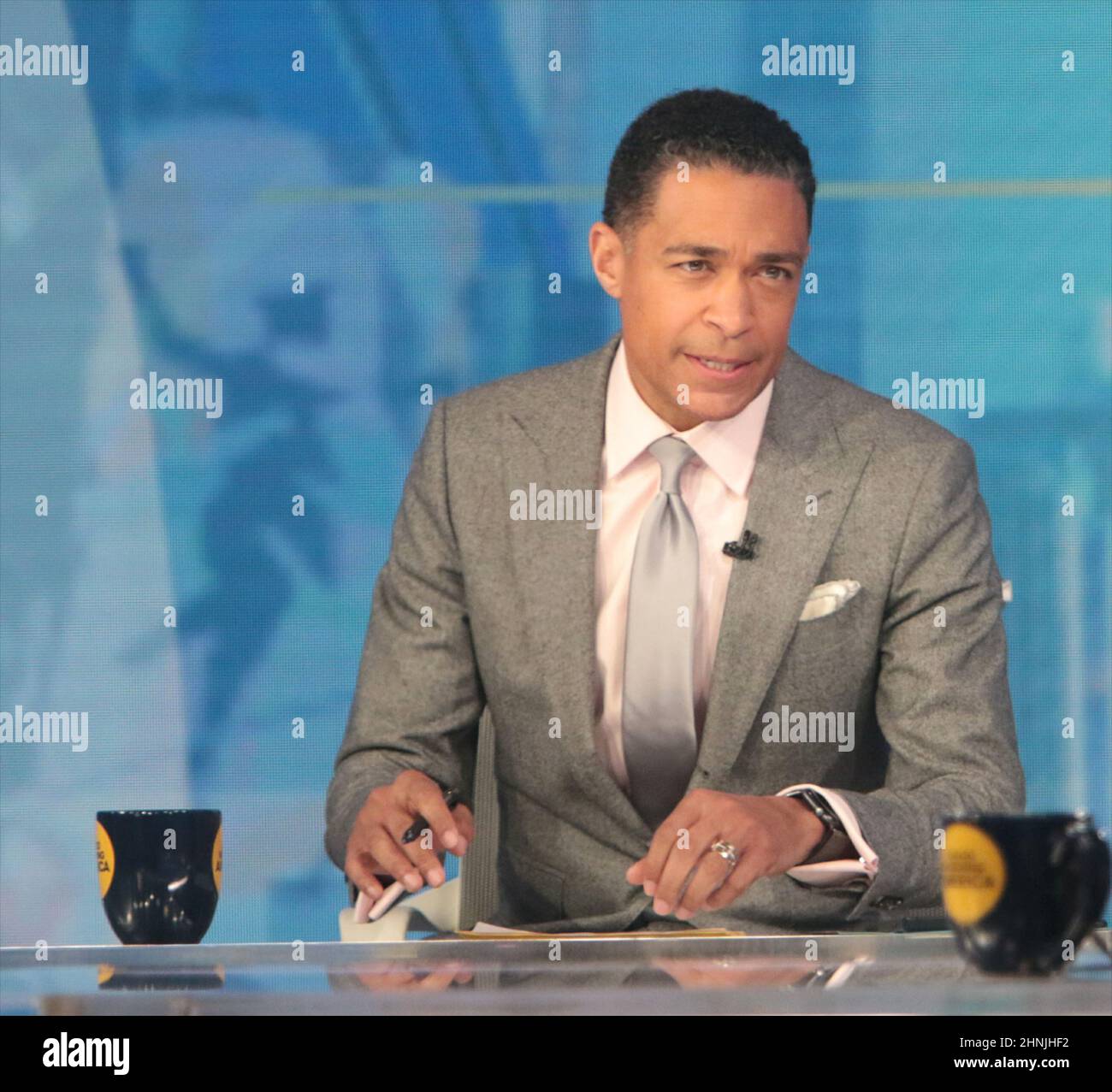 New York - NY - 20220112 The Good Morning America hosts on set filming ...