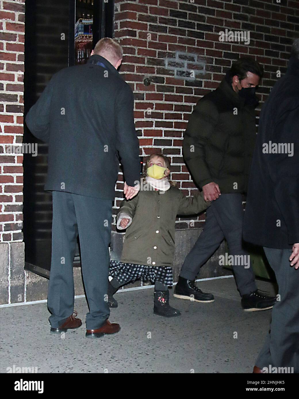 New York - NY - 20220111 Bradley Cooper outside the studios of The Late ...