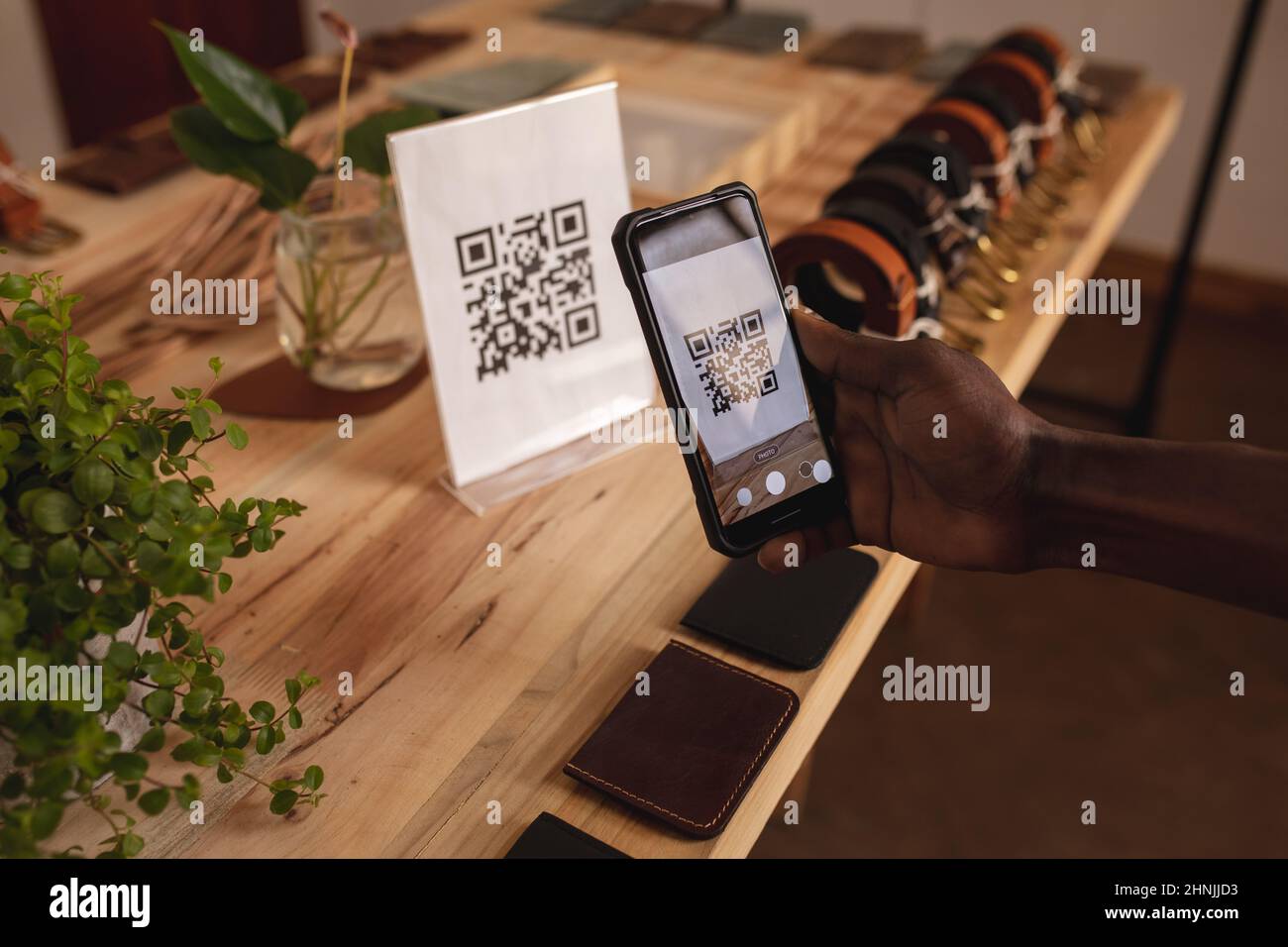 Qr code store hi-res stock photography and images - Alamy