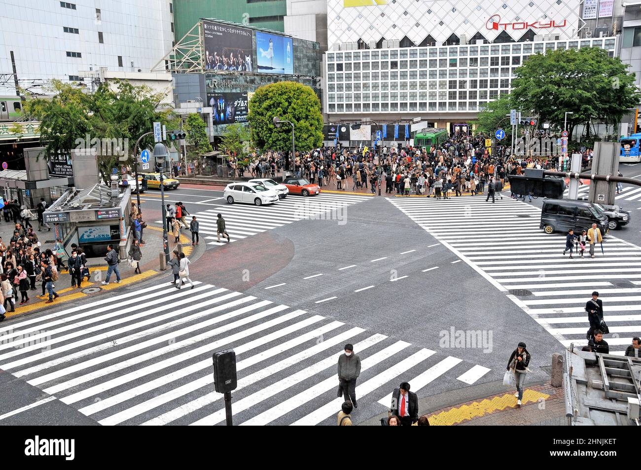 Shibuya Crossing, Hachiko Square, Tokyo Japan Stock Photo - Alamy
