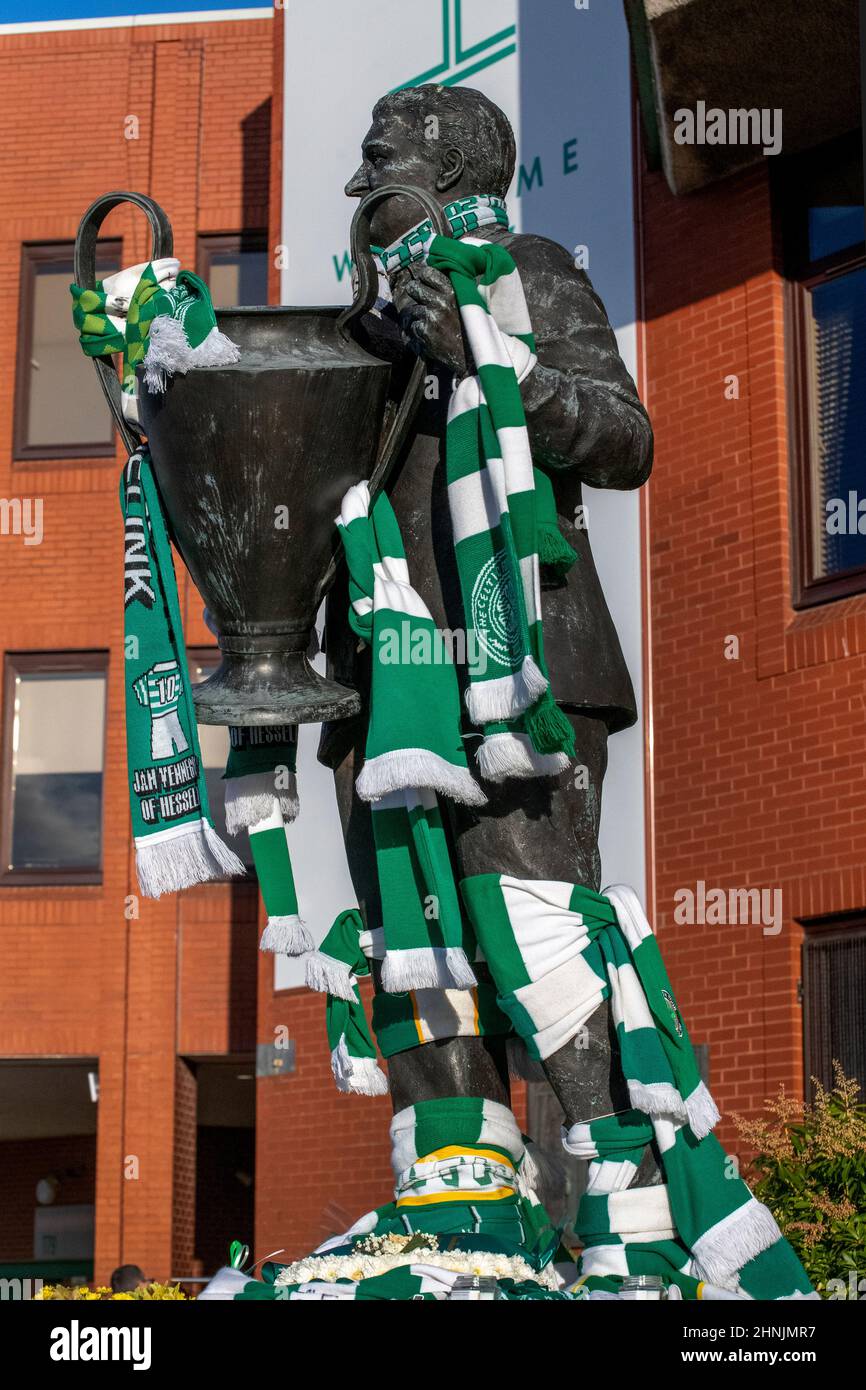 Glasgow, Scotland. UK. 27th November 2021: Tributes being left from ...