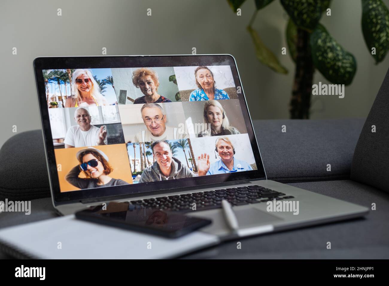 Zoom teleconference hi-res stock photography and images - Alamy