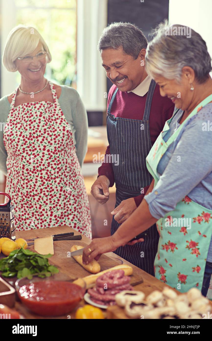 Women cooking group hi-res stock photography and images - Alamy