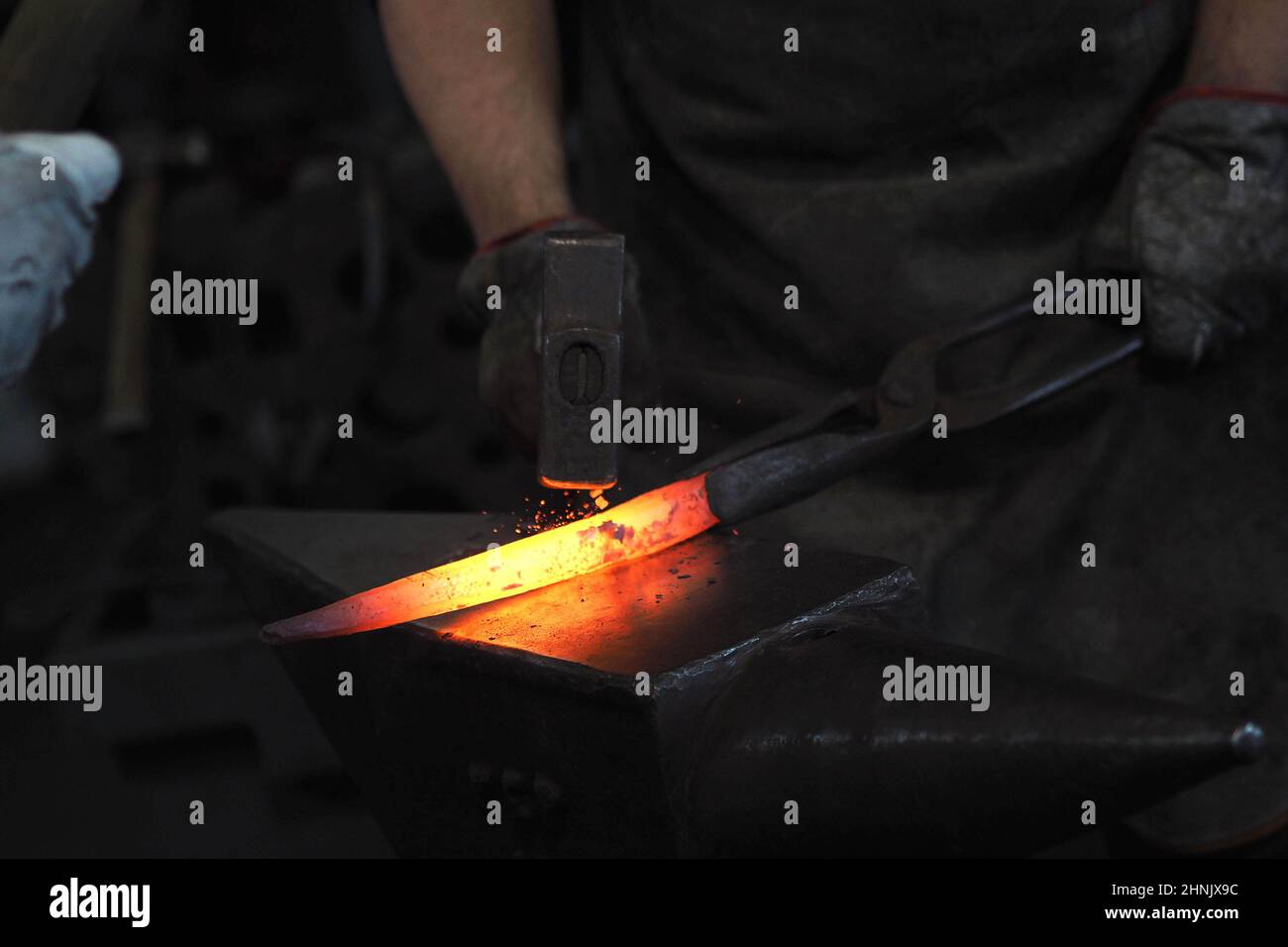 Iron forging school hi-res stock photography and images - Alamy
