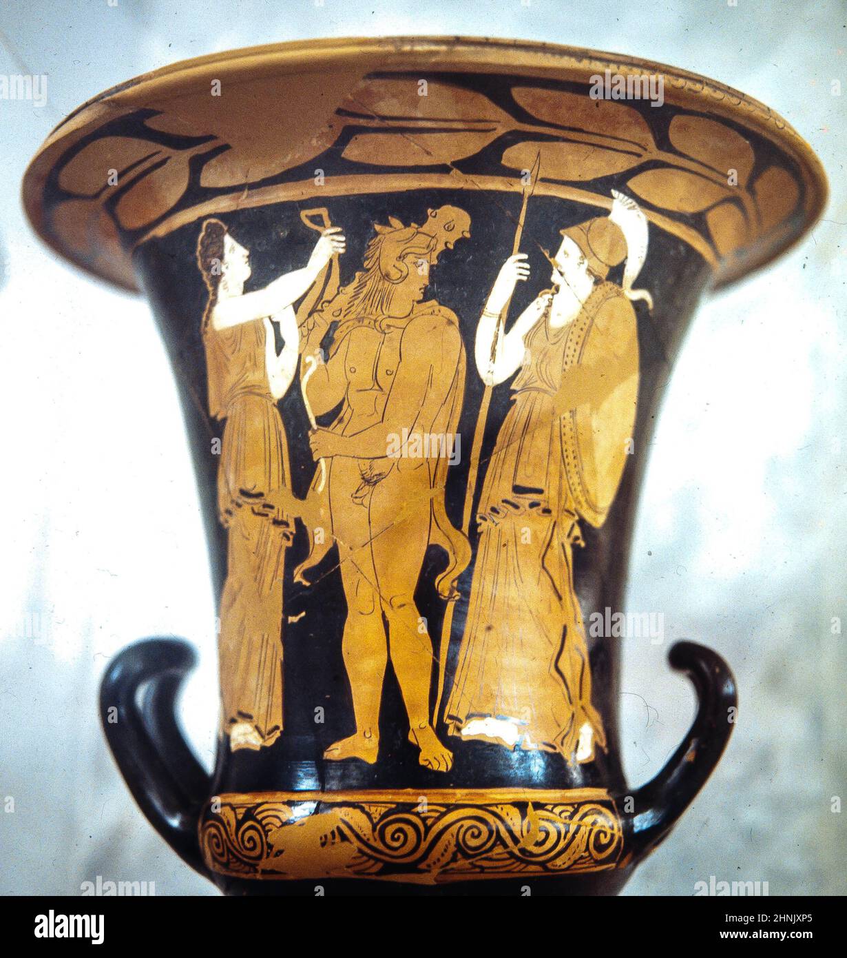 Cerámica de figuras rojas. Museo Arqueológico Nacional de Atenas Stock ...