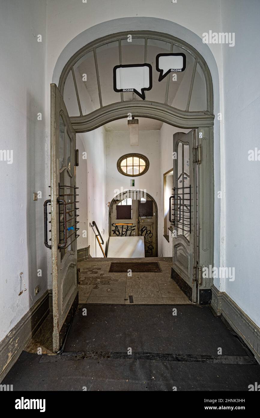 Corridors and doors in the old police headquarters in Frankfurt Stock ...