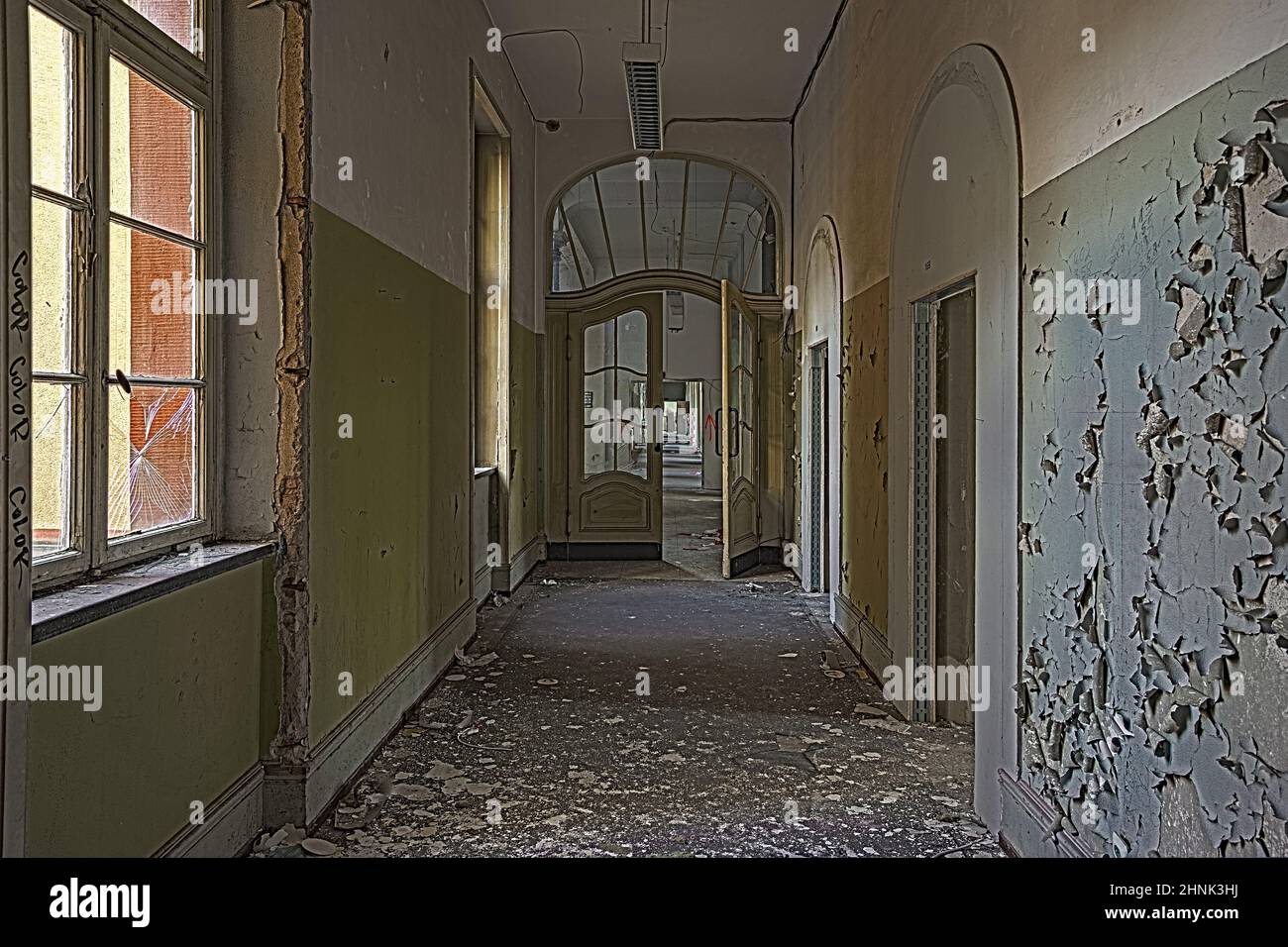 Corridors and doors in the old police headquarters in Frankfurt Stock ...