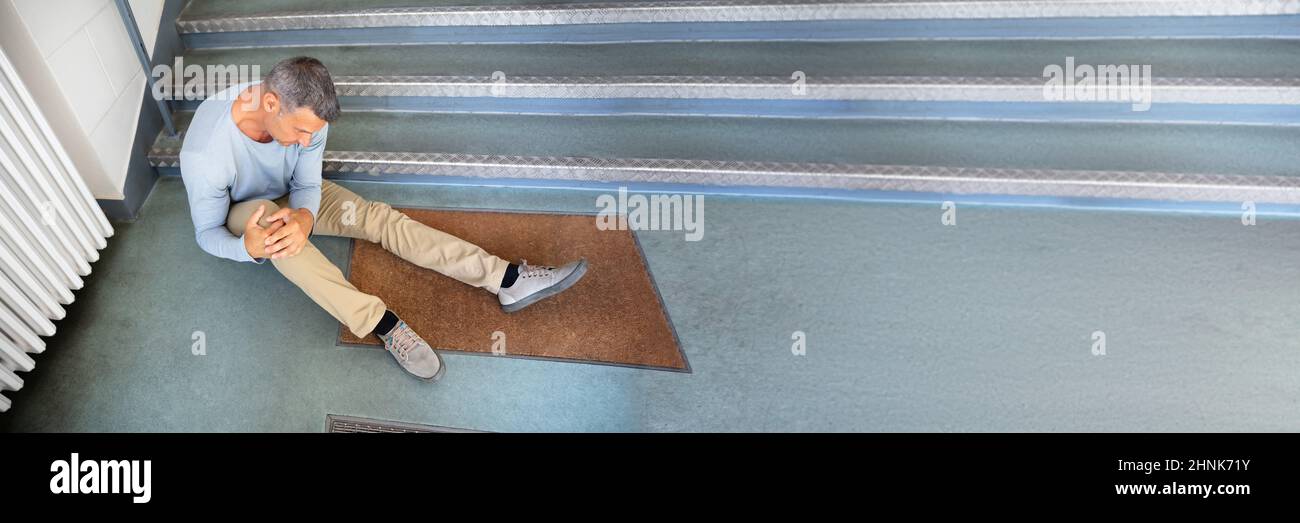 Man knee pain stairs hi-res stock photography and images - Alamy