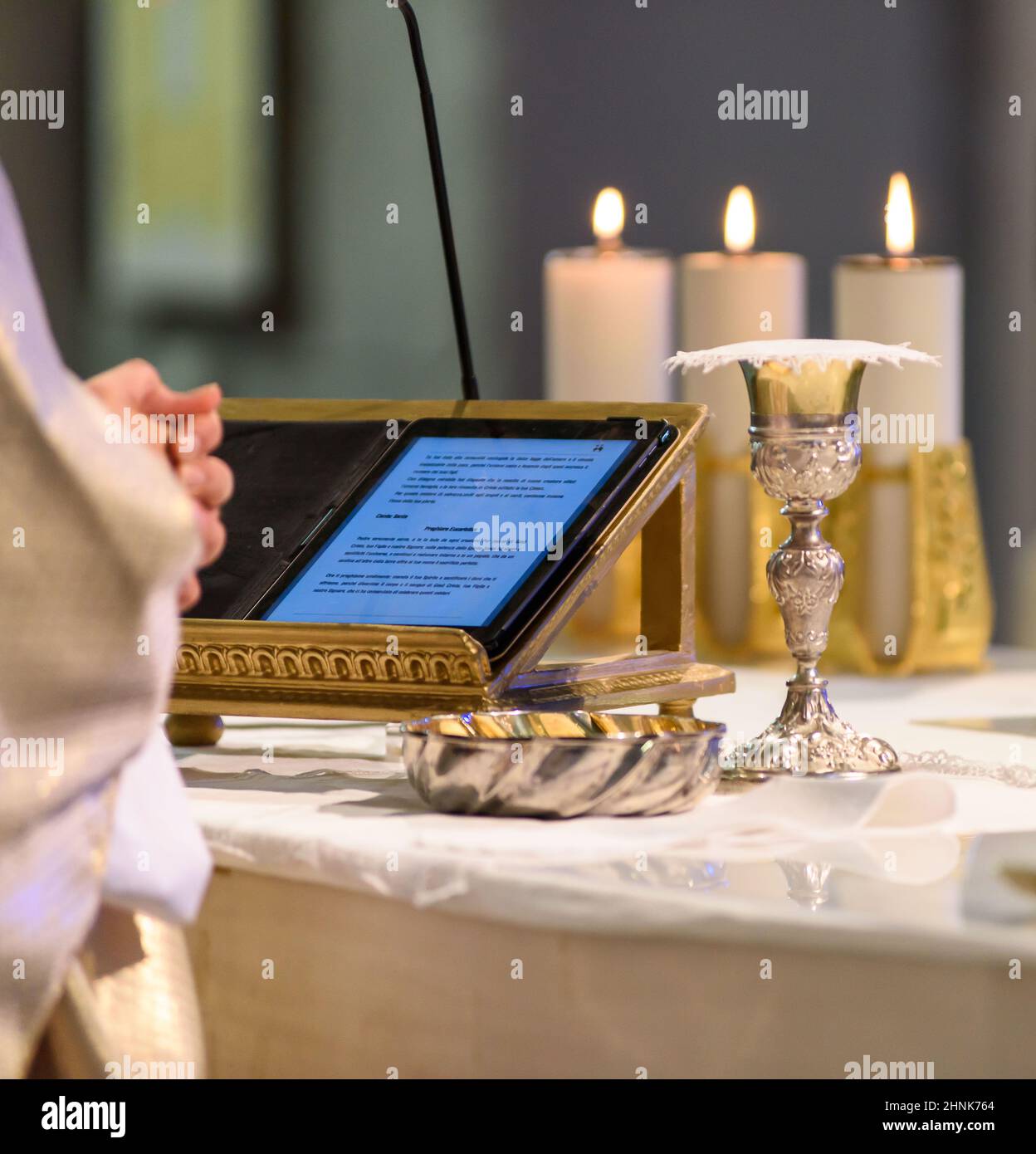 Rite of holy communion hi-res stock photography and images - Alamy