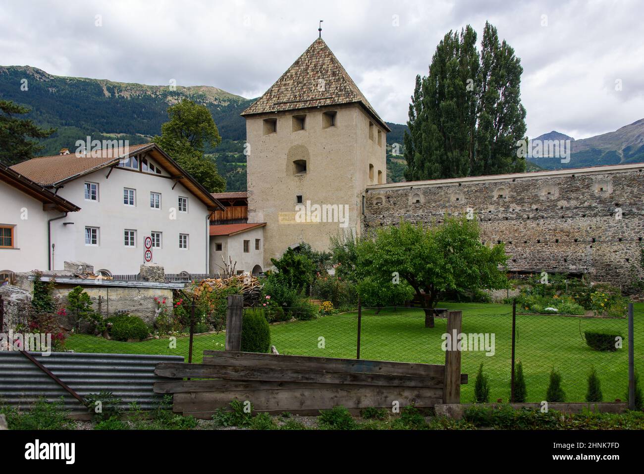 Gate and ramparts in Glurns Stock Photo - Alamy