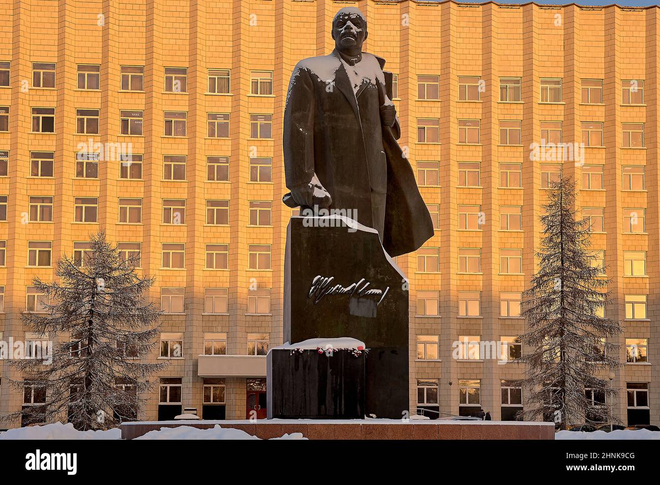 Soviet lenin memorial statue in hi-res stock photography and images - Alamy