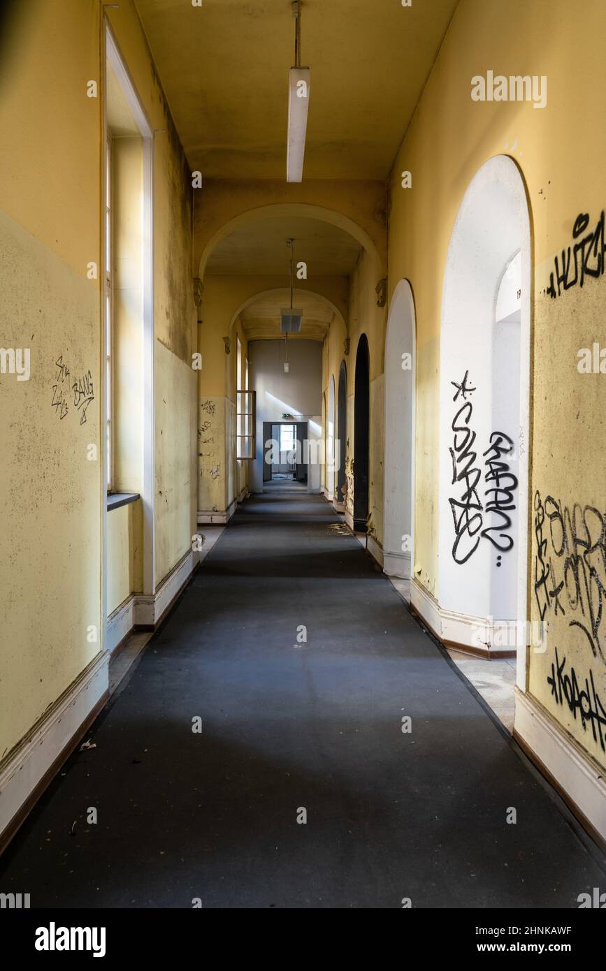 Corridors and doors in the old police headquarters in Frankfurt Stock ...