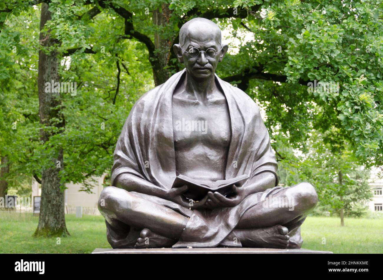 Mahatma Gandhi statue in a park in Geneva, Switzerland Stock Photo - Alamy