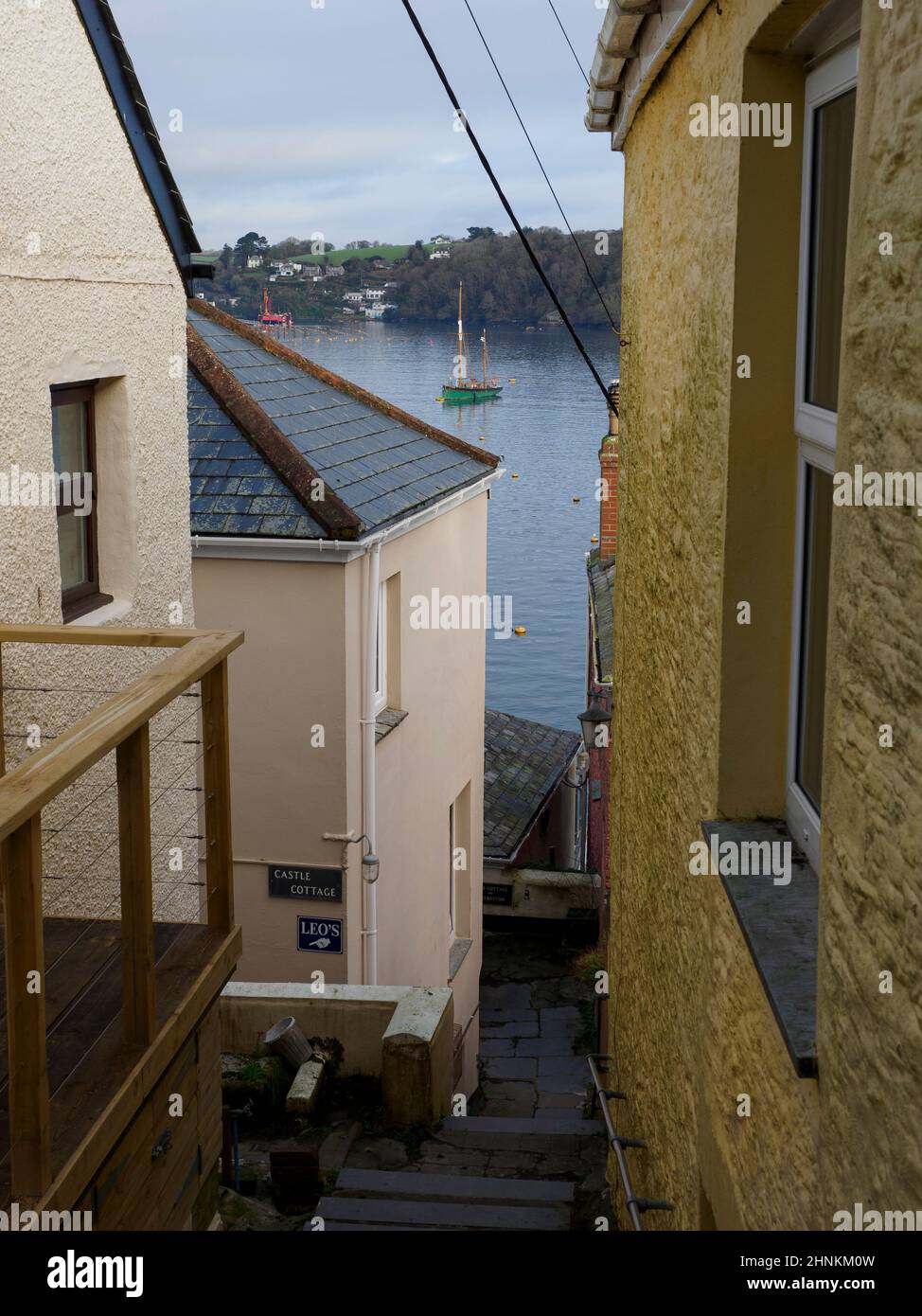 Narrow alley houses hi-res stock photography and images - Alamy