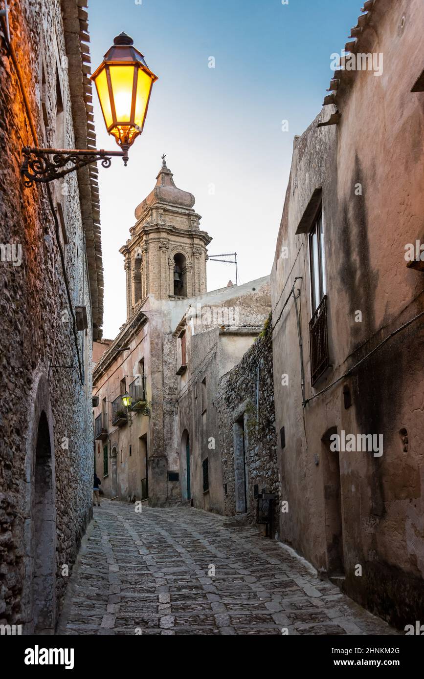 Artistic street view hi-res stock photography and images - Alamy