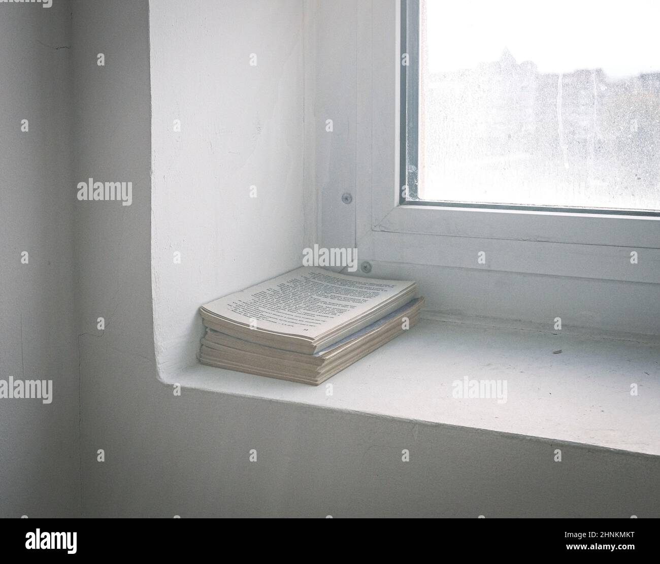 Windowsill hi-res stock photography and images - Alamy
